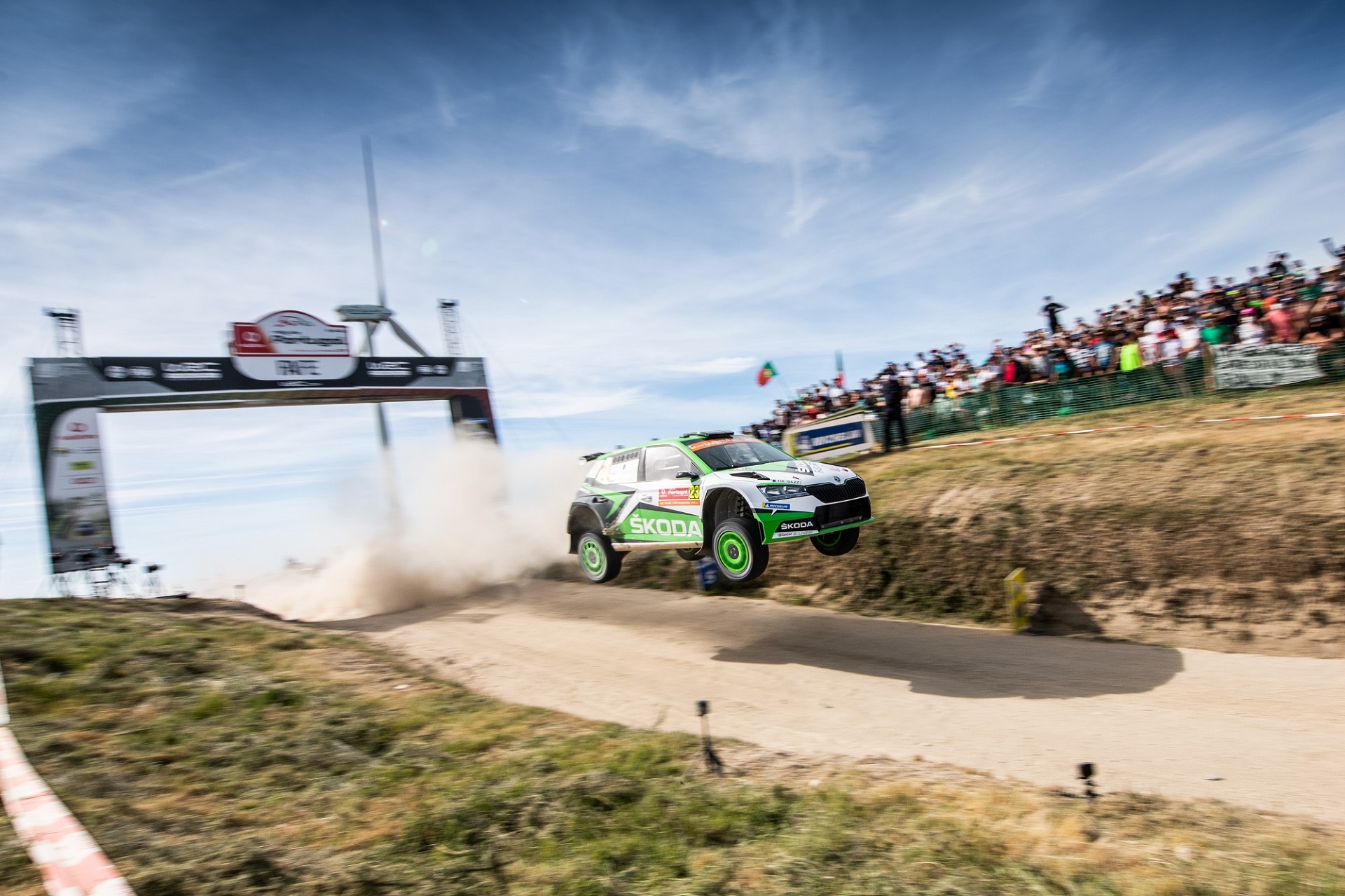 Η ολοκαίνουργια SKODA Fabia R5 evo, σημείωσε εντυπωσιακό 1-2 στο Ράλι ...